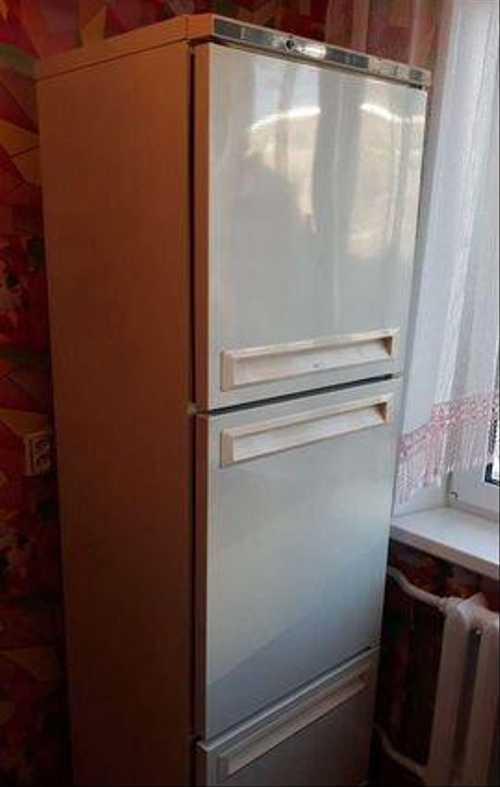 Холодильник бу трехкамерный Stinol