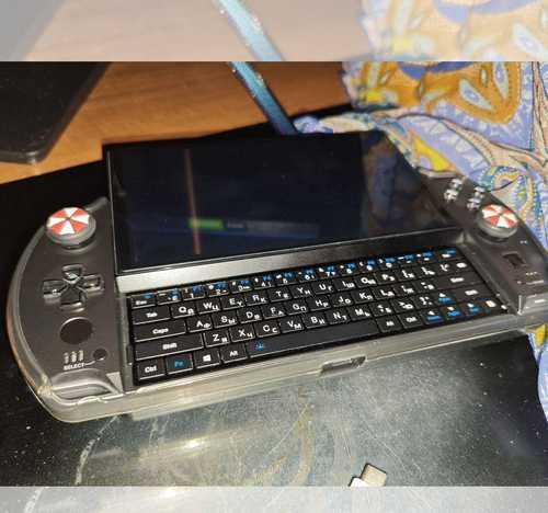 Игровая приставка Gpd win 4 8840u 1TB 32GB