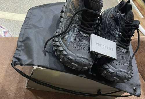 Balenciaga defender