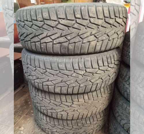 Nokian Tyres Hakkapeliitta 7 215/65 R16 98T