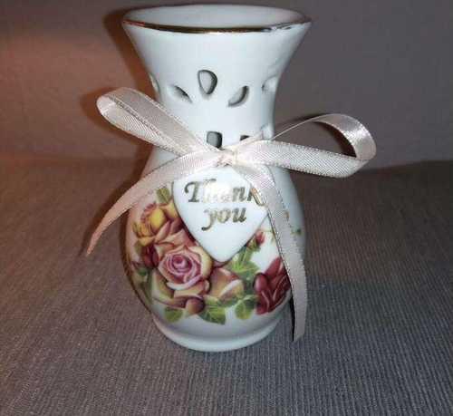 Маленькая керамическая вазочка