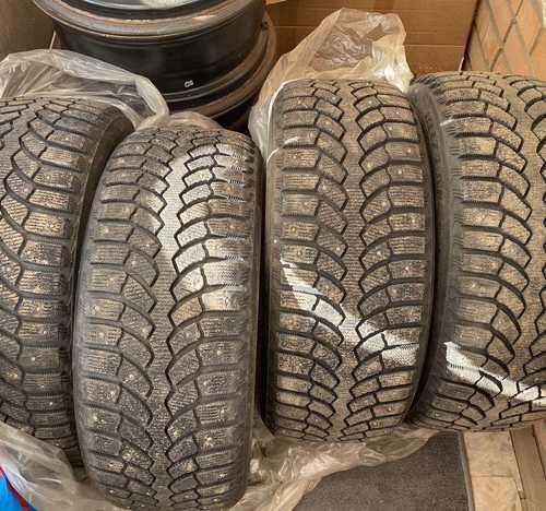 Bridgestone Blizzak Spike-01 215/50 R17 91T