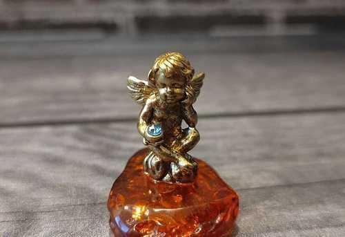 Статуэтка Задумчивый ангел на янтаре, бронза