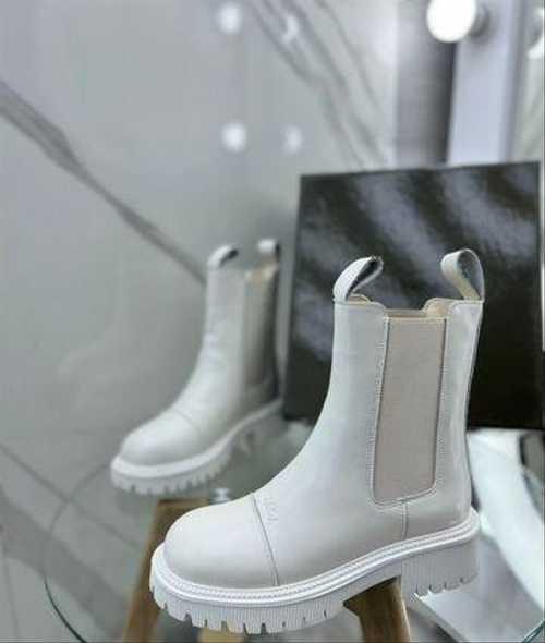 Balenciaga ботинки белые (зима)