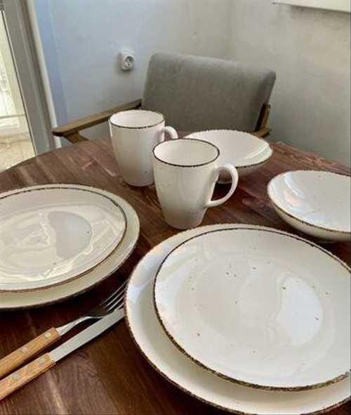 Набор посуды, тарелки, чашки, бокалы, формы