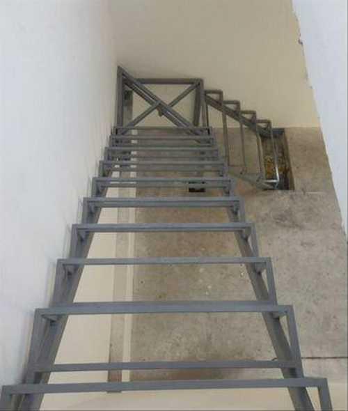 Изготовление лестниц открытого типа в дом под ключ