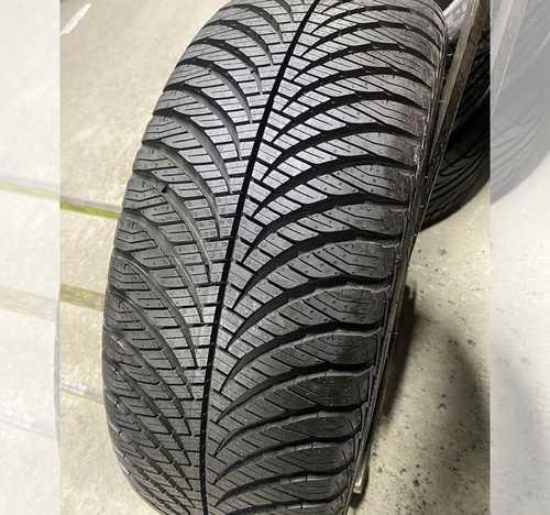 Goodyear Vector 4Seasons Gen-2 205/55 R17