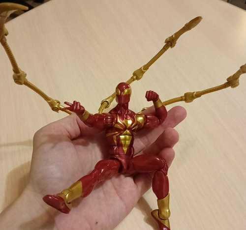 Железный Паук Marvel Legends