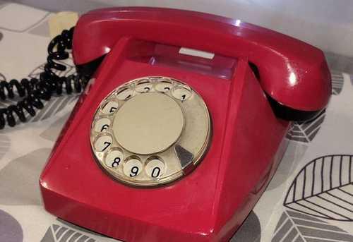 Старый телефон времён СССР