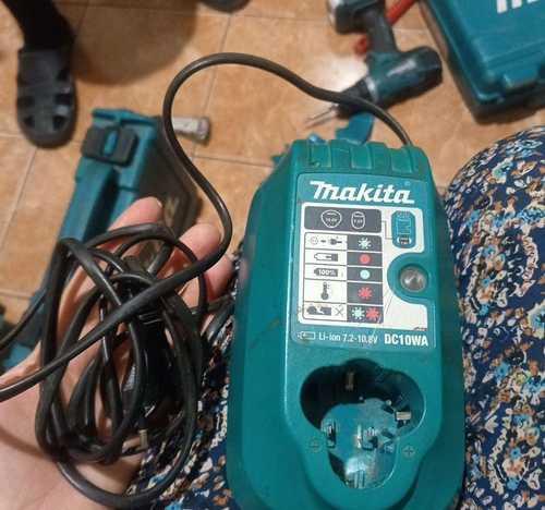 Зарядное устройство Makita dc10wa