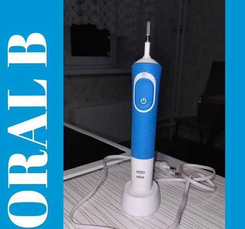 Электрическая зубная щетка Oral B