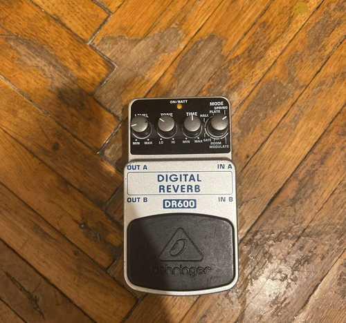 Гитарная педаль behringer digital reverb dr600