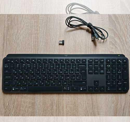 Logitech MX keys