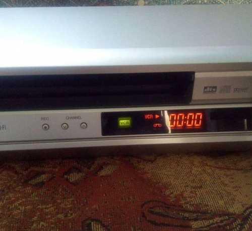 Toshlba - Dvd плеер + VCR Видеокассета + AUX вход