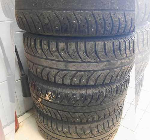 Firestone Ice Cruiser 7 215/65 R16