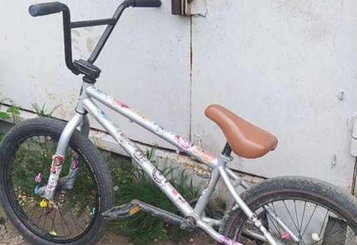 Трюковой велосипед BMX Mongoose Legion L60