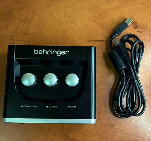 Звуковая карта behringer um2