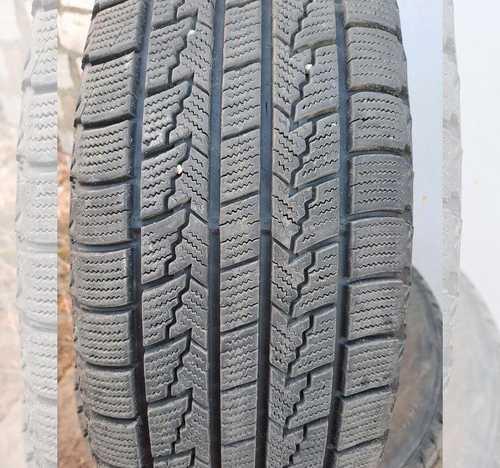 Nexen Winguard Ice 215/60 R17 96T