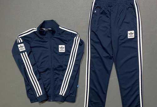 Спортивный костюм Adidas