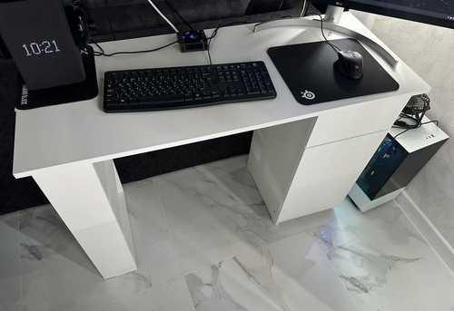 Компьютерный стол с ящиками