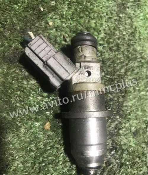 Форсунка топливная Mitsubishi Pajero 3 V75 6G74