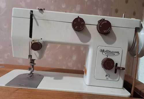Продам швейную машинку Чайка-143
