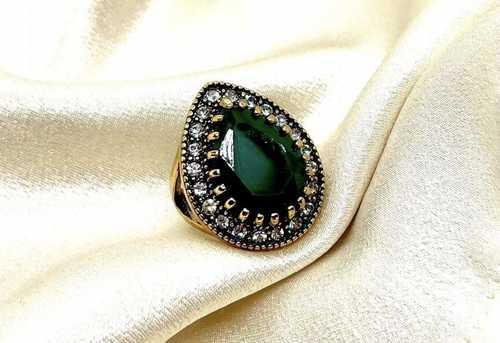 Перстень "Великолепный век" с зеленым камнем