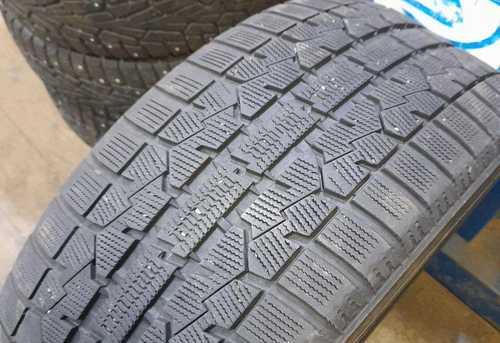 Toyo Observe Garit GIZ 235/50 R17 96Q