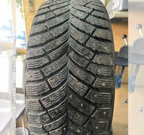 Michelin X-Ice North 4 215/55 R17