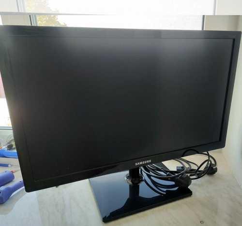 LED телевизор Samsung T24C370EX 23,6" (60 см)