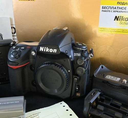 Nikon D700 body + Nikon MB-D10