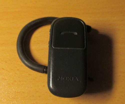 Bluetooth-гарнитура Nokia BH-104 + зарядка