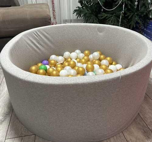 Сухой бассейн с шариками