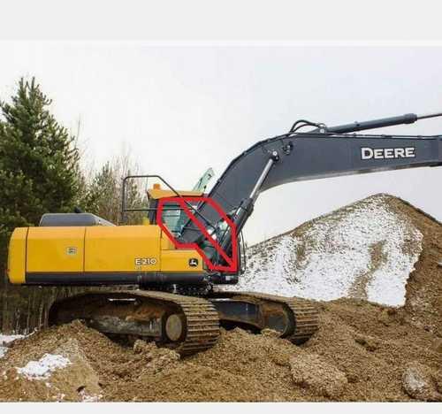 Стекло правое возле стрелы John Deere e 210 lc