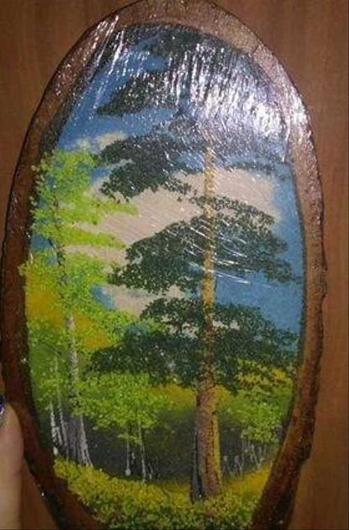 Картина из каменной крошки на срезе дерева