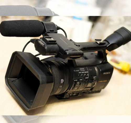 Профессиональная видео камера Sony HXR-NX5E