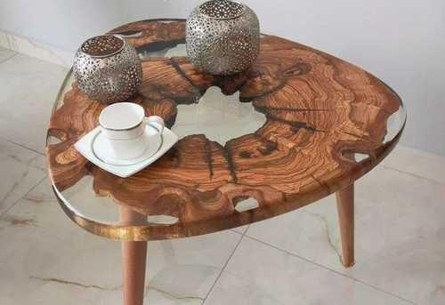 Журнальный (кофейный) столик из дерева со смолой