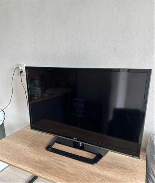 Телевизор LG 42LS560T