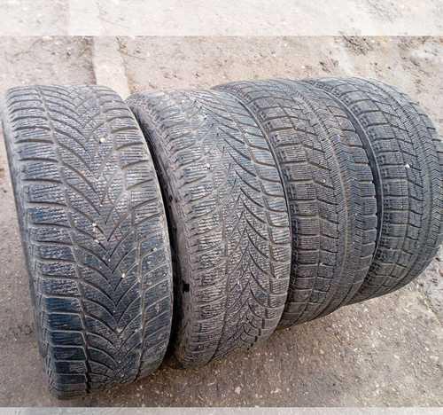 Bridgestone Blizzak Ice 215/50 R17