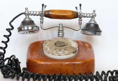 Старый ретро телефон СССР