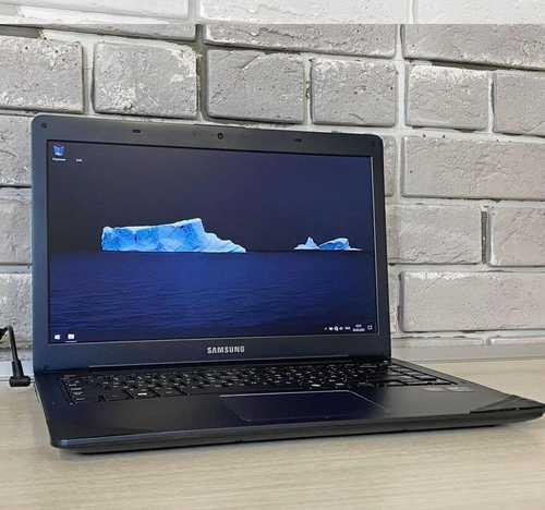 Ноутбук 14" Samsung (i5-3337U, 8GB, SSD, AMD 2GB)