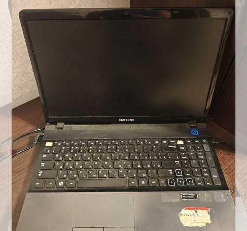 15.6" Samsung NP-300E5A, Core i5, RAM 4 ГБ, 1000 ГБ, GeForce GT 520MX