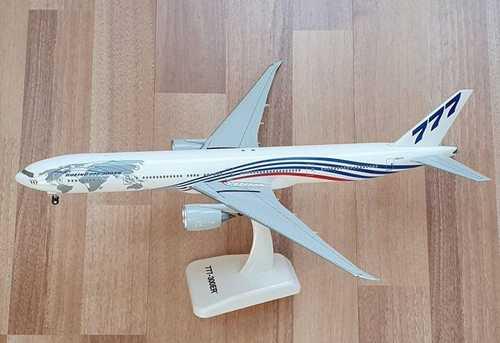 Модель Boeing 777-300ER World Tour
