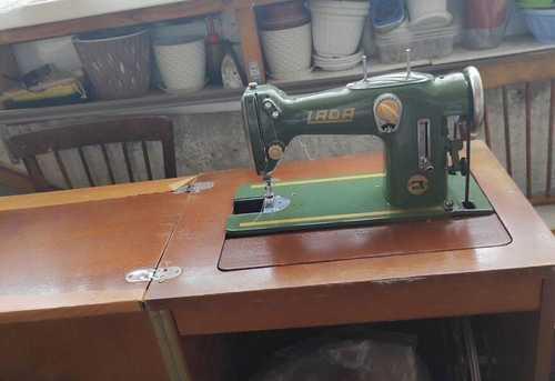 Швейная машинка LADA чехословакия 233