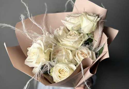 Букет ароматных пионовидных роз