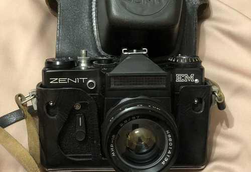 Плёночный фотоаппарат zenit EM