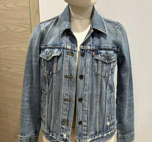 Джинсовая куртка levis