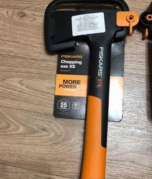 Топор fiskars x7