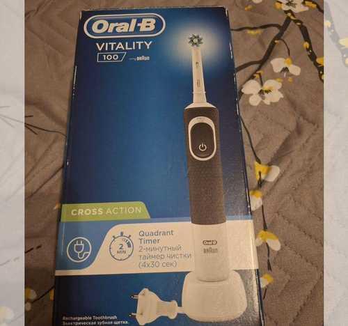 Электрическая зубная щетка oral b новая