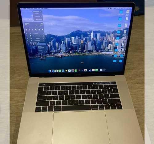 Macbook pro 15 2017 i7 16gb 512gb
